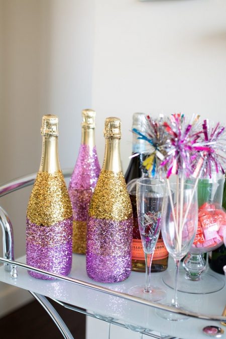 14 DIY Glitter Champagne Bottles to Decorate your Home ⋆ Bright Stuffs
