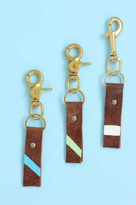19 DIY Leather Keychain Ideas | Leather Keychain Craft ⋆ Bright Stuffs