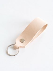 19 DIY Leather Keychain Ideas | Leather Keychain Craft ⋆ Bright Stuffs