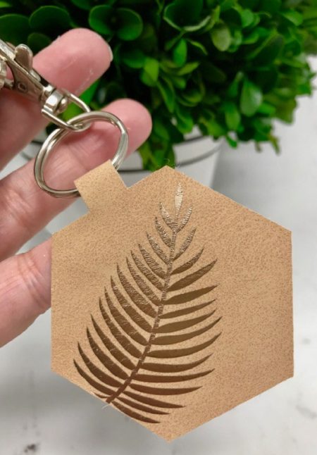 19 DIY Leather Keychain Ideas | Leather Keychain Craft ⋆ Bright Stuffs