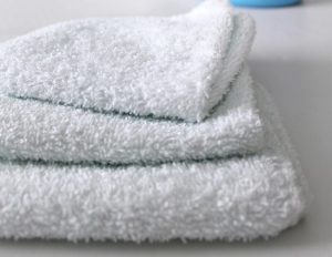 25 Chemical-Free DIY Homemade Dryer Sheets Recipes ⋆ Bright Stuffs