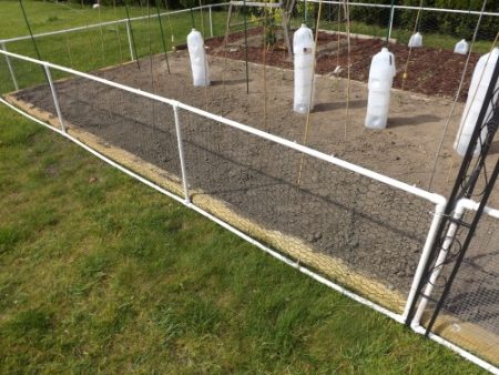 10 Best DIY Pipe Fence Ideas ⋆ Bright Stuffs