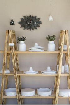 15 Amazing Pottery Display Ideas ⋆ Bright Stuffs