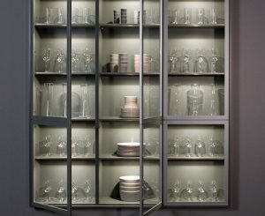 14 Amazing Glassware Display Ideas ⋆ Bright Stuffs