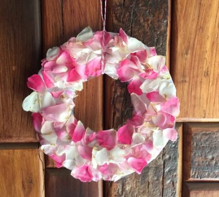 15 Impressive Rose Petal Decoration Ideas ⋆ Bright Stuffs