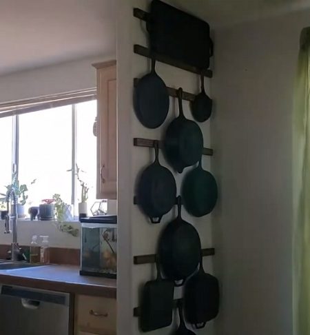 10 Best Cast Iron Pan Storage Ideas ⋆ Bright Stuffs