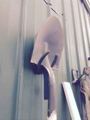 12 Best Shovel Storage Ideas | Shovel Organizer Ideas ⋆ Bright Stuffs