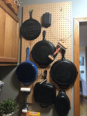 10 Best Cast Iron Pan Storage Ideas ⋆ Bright Stuffs