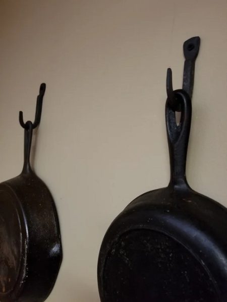 10 Best Cast Iron Pan Storage Ideas ⋆ Bright Stuffs