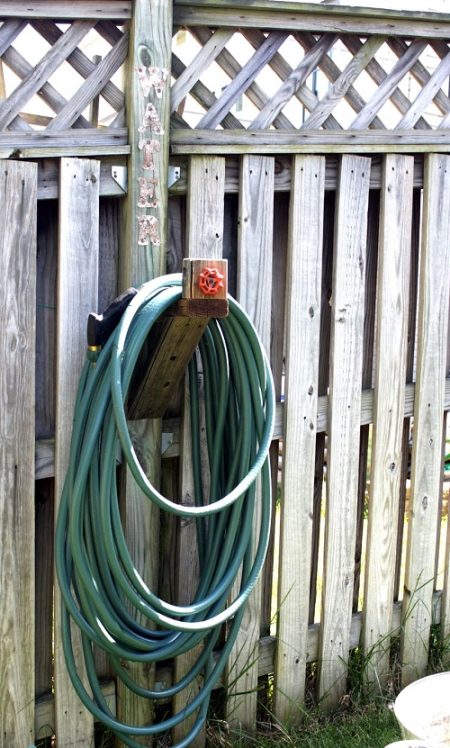 9 DIY Garden Hose Storage Ideas ⋆ Bright Stuffs