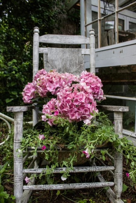 8 DIY Chair Planter Ideas ⋆ Bright Stuffs