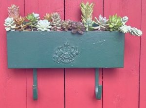 8 DIY Mailbox Planter Ideas ⋆ Bright Stuffs
