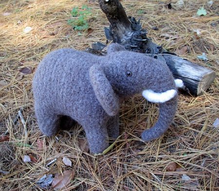 11 Knitted Elephant Free Patterns ⋆ Bright Stuffs