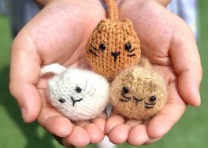 15 Knitted Mini Cats Free Patterns ⋆ Bright Stuffs