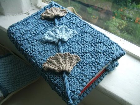 10 Knitted Book Cover Free Patterns ⋆ Bright Stuffs