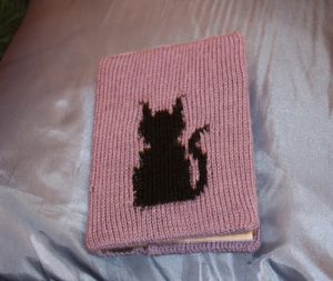 10 Knitted Book Cover Free Patterns ⋆ Bright Stuffs