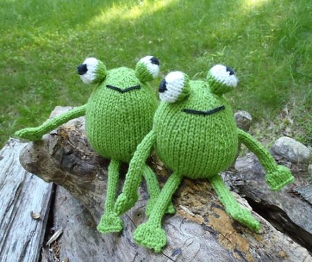 7 Knitted Frogs Free Patterns ⋆ Bright Stuffs