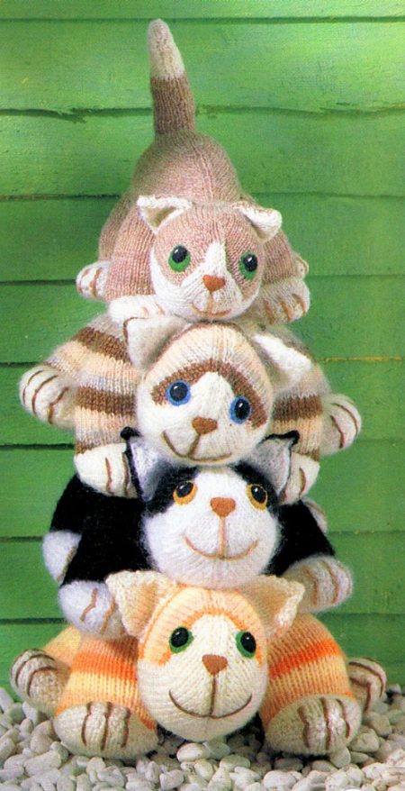 12 Knitted Cat Free Patterns ⋆ Bright Stuffs