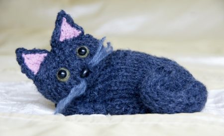 15 Knitted Mini Cats Free Patterns ⋆ Bright Stuffs