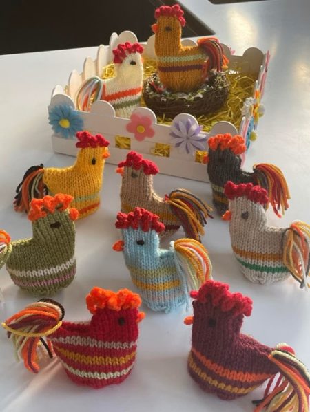 10 Knitted Mini Hens Free Patterns ⋆ Bright Stuffs