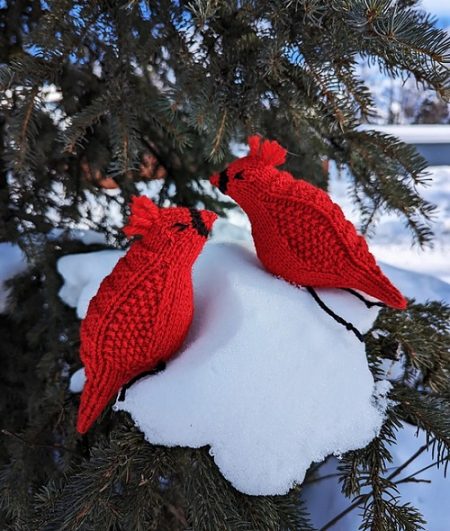 7 Knitted Cardinals Free Patterns ⋆ Bright Stuffs