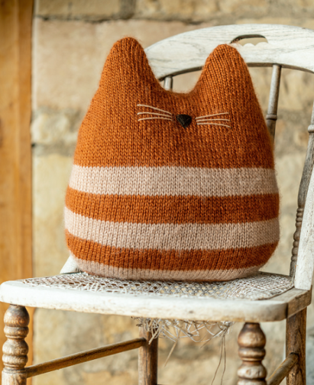 6 Knitted Cat Pillow Free Patterns ⋆ Bright Stuffs