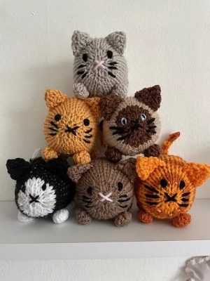 15 Knitted Mini Cats Free Patterns ⋆ Bright Stuffs