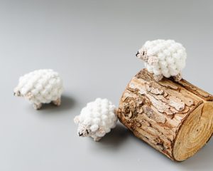 8 Knitted Mini Sheep Patterns ⋆ Bright Stuffs