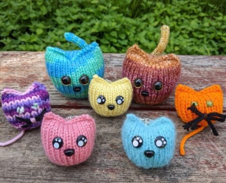 15 Knitted Mini Cats Free Patterns ⋆ Bright Stuffs