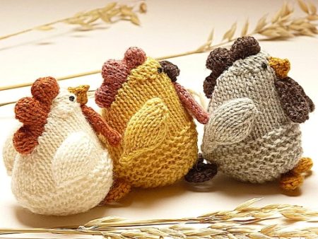 11 Knitted Hens Free Patterns ⋆ Bright Stuffs