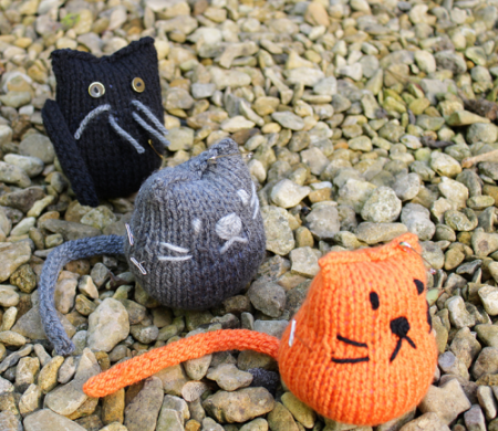 15 Knitted Mini Cats Free Patterns ⋆ Bright Stuffs