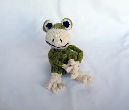 7 Knitted Frogs Free Patterns ⋆ Bright Stuffs