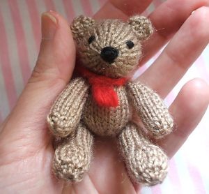 7 Knitted Mini Teddy bear free patterns ⋆ Bright Stuffs