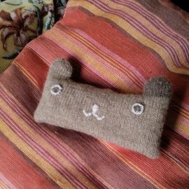 13 Knitted Animal Pillows Free Patterns ⋆ Bright Stuffs