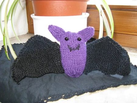12 Knitted Bat Free Patterns ⋆ Bright Stuffs