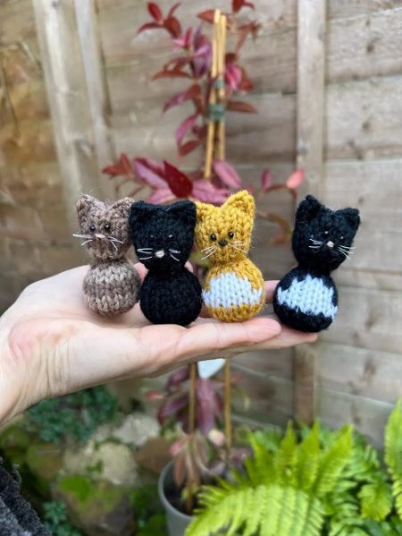9 Knitted Pocket Cat Toys Free Patterns ⋆ Bright Stuffs