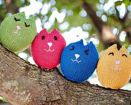 8 Knitted Cats Group Free Patterns ⋆ Bright Stuffs