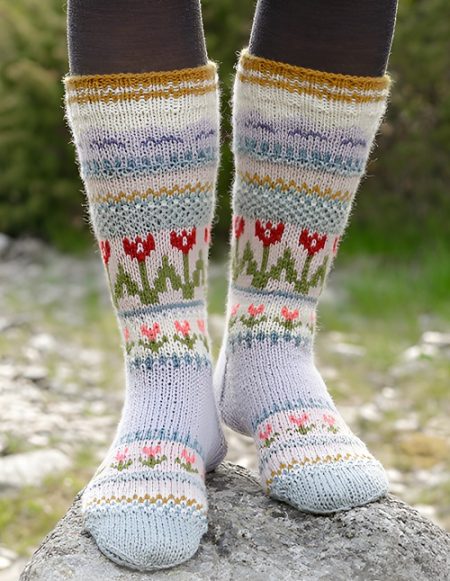 12 Knitted Flower Socks Free Patterns ⋆ Bright Stuffs