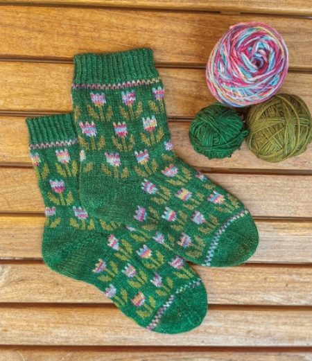 12 Knitted Flower Socks Free Patterns ⋆ Bright Stuffs