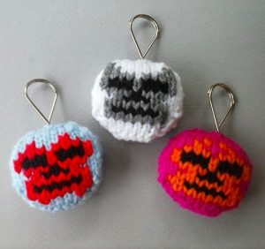 16 Knitted Keychains Free Patterns ⋆ Bright Stuffs