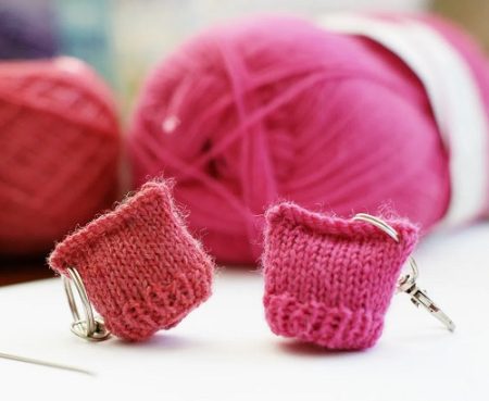 16 Knitted Keychains Free Patterns ⋆ Bright Stuffs