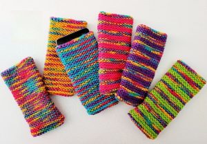 14 Knitted Mobile Covers Free Patterns ⋆ Bright Stuffs