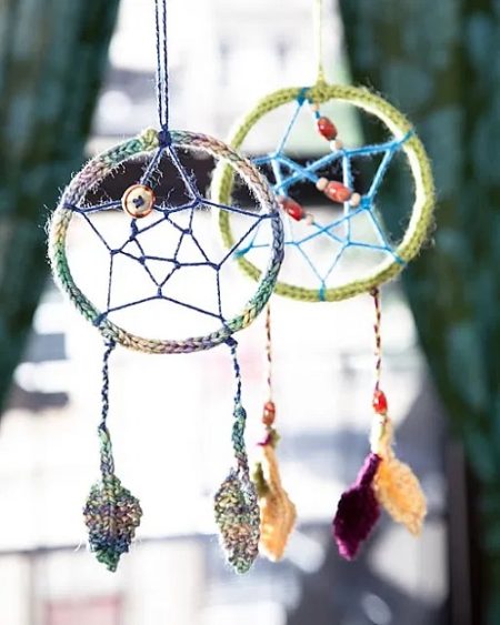6 Knitted Dream Catcher Free Patterns ⋆ Bright Stuffs