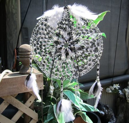 6 Knitted Dream Catcher Free Patterns ⋆ Bright Stuffs
