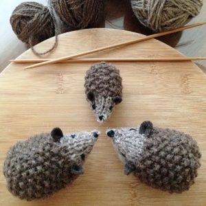 13 Knitted Hedgehogs Free Patterns ⋆ Bright Stuffs