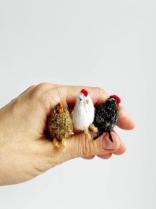 10 Knitted Mini Hens Free Patterns ⋆ Bright Stuffs
