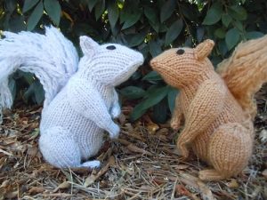 10 Knitted Squirrel Free Patterns ⋆ Bright Stuffs