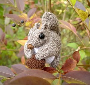 10 Knitted Squirrel Free Patterns ⋆ Bright Stuffs