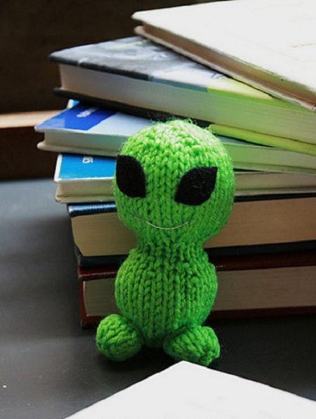 12 Unique Alien Free Knitting Patterns ⋆ Bright Stuffs