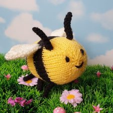 12 Knitted Bees Free Patterns ⋆ Bright Stuffs